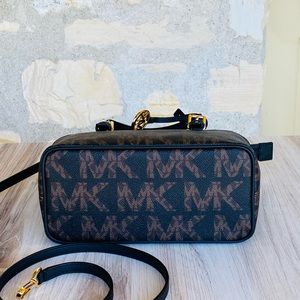 Michael Kors | Bags | Michael Kors Jet Set Travel Xs Carry All ...